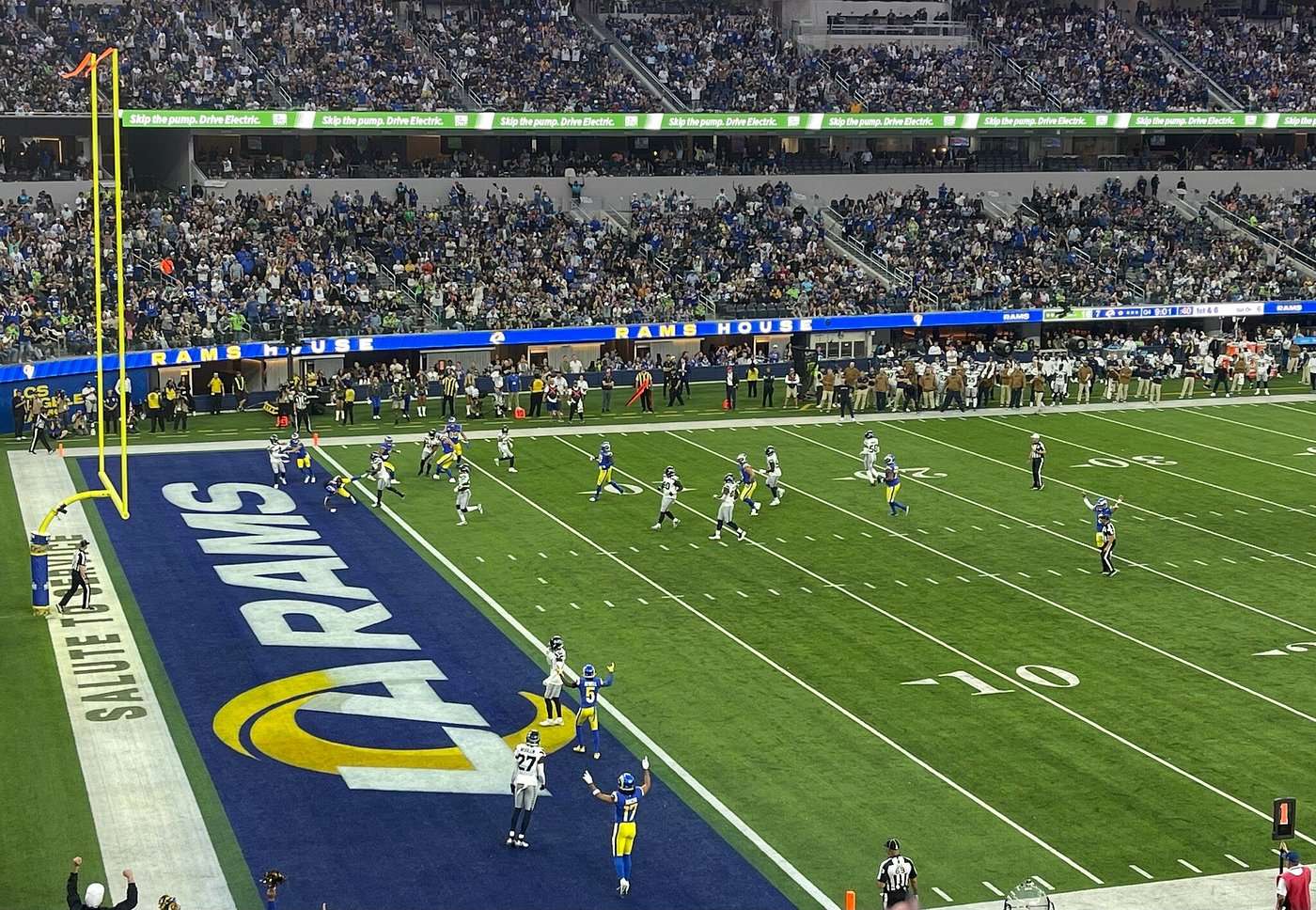 The Best Seats for Los Angeles Rams and Los Angeles Chargers at SoFi ...